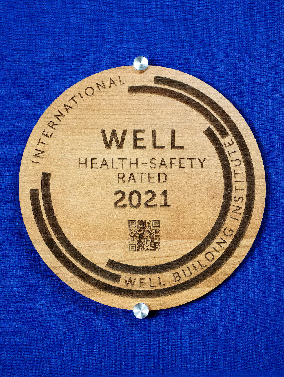 Truewood Circle Wall Plaque with Aluminum Hardware